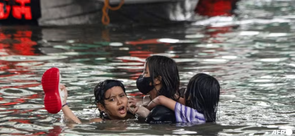 Disaster Strikes! Philippine Floods Force Mass Evacuations, Hunt for ...
